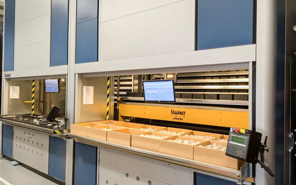 2 kpl Weland Compact Twin 2440x820 varastoautomaatteja